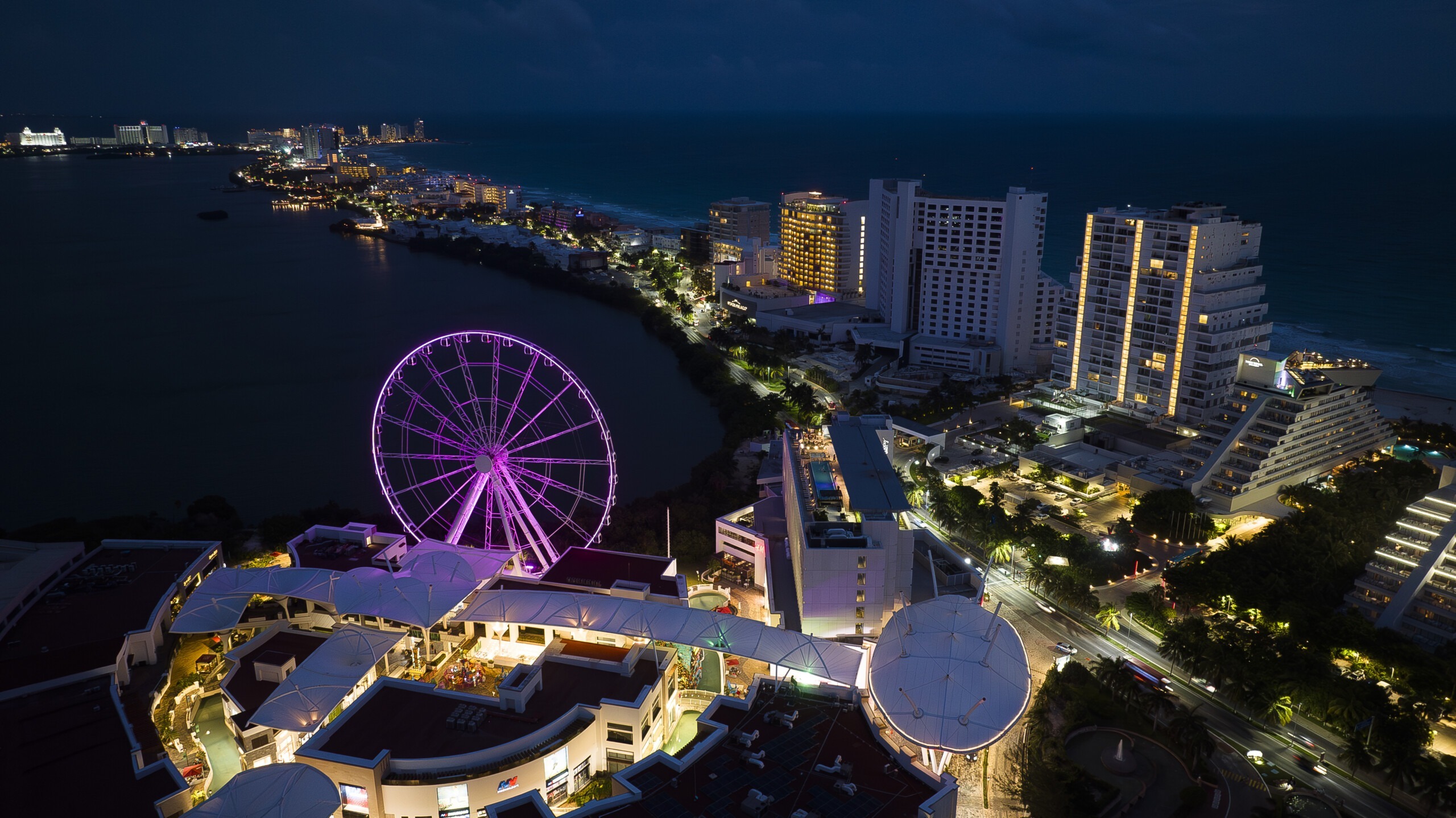 Sky wheel Cancun | ENTTEC : ENTTEC