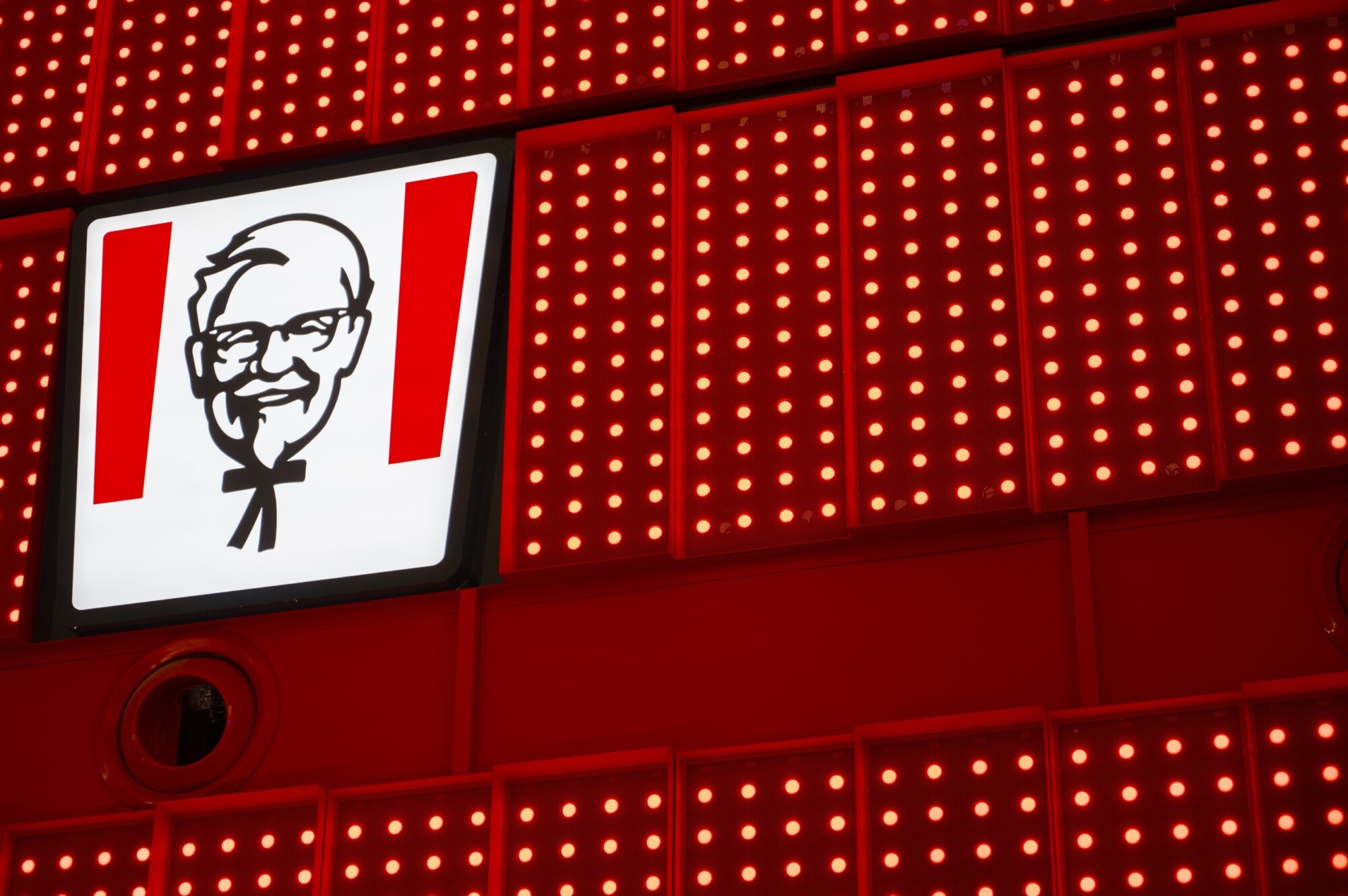 KFC Outlet, Sydney International Airport Terminal | ENTTEC : ENTTEC